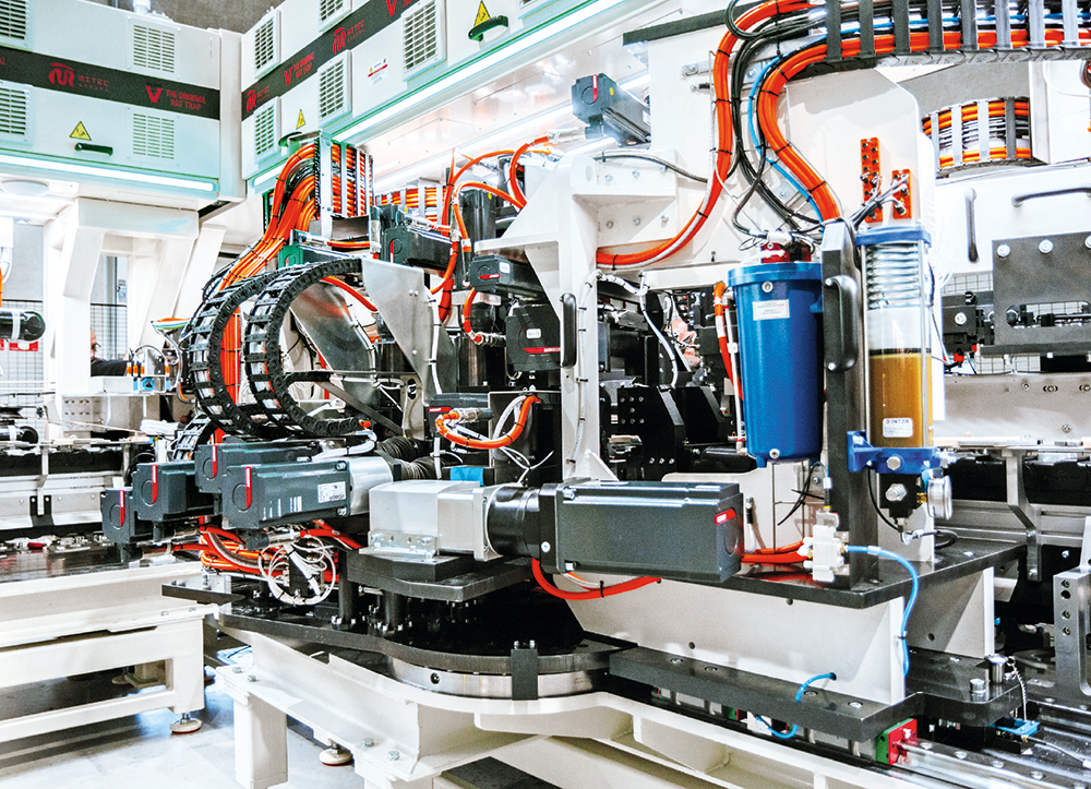 70 servo axes synchronised in real time - Third Quarter 2023 - Beckhoff ...